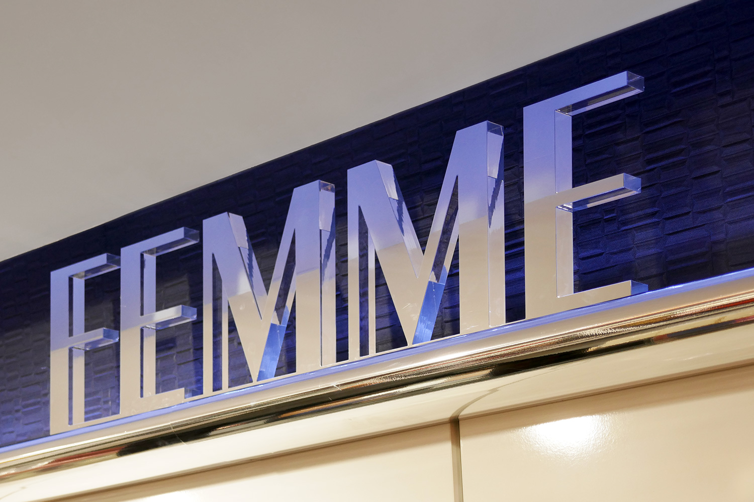 Parfumerie Burdin - signalétique des rayons - Zagass Design